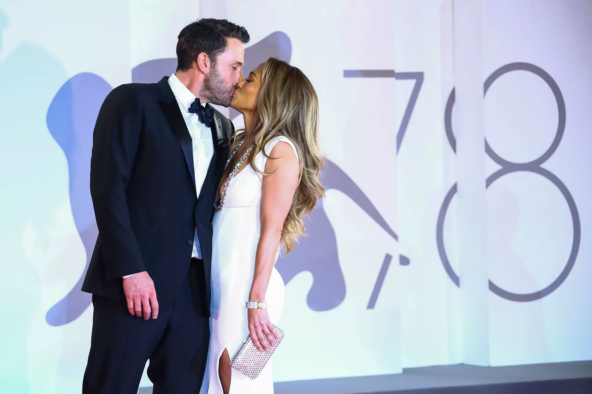 Jennifer Lopez și Ben Affleck mănâncă sărutări la Veneția