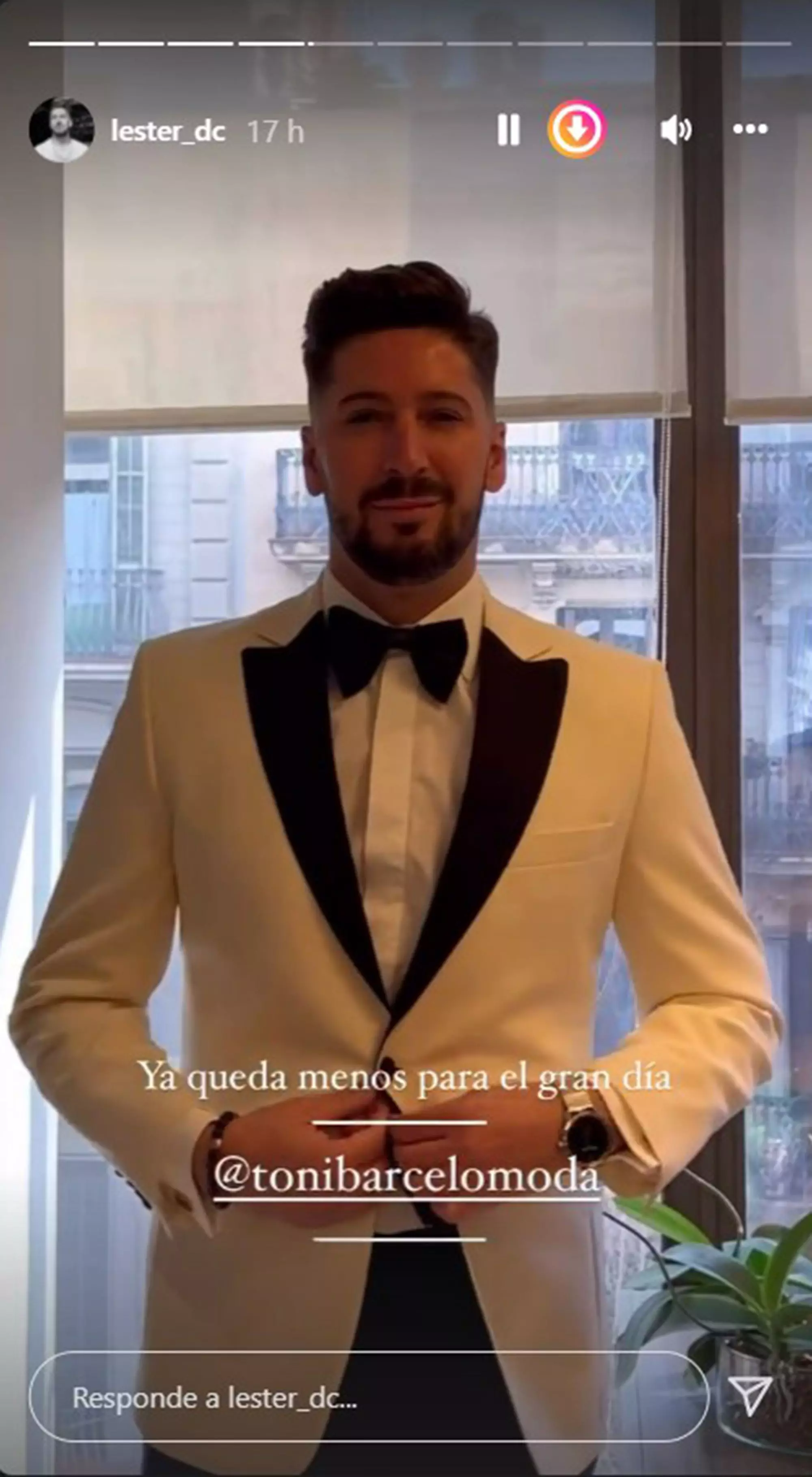 Lester bắt đầu tìm kiếm một bộ vest chú rể cho đám cưới của anh ấy với Patri Pérez