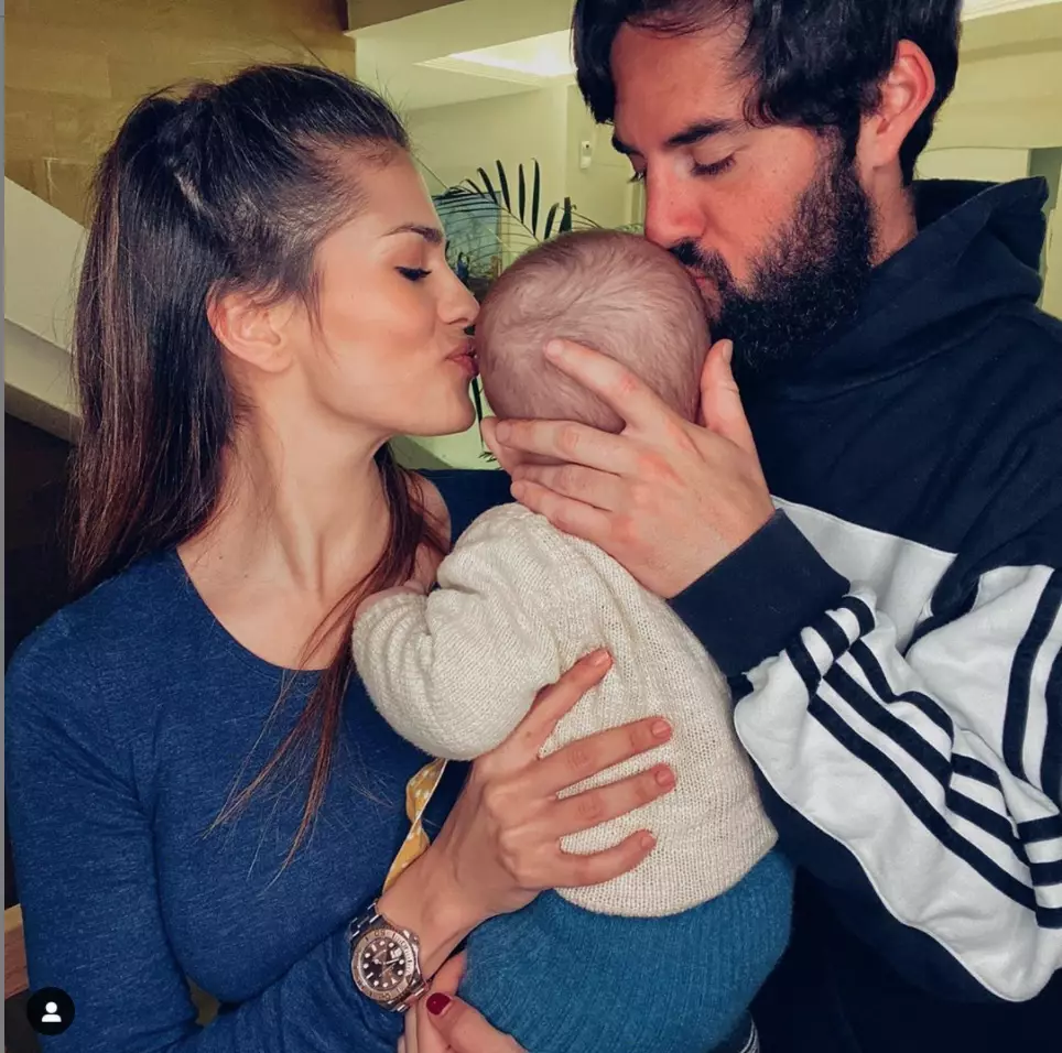 Sara Sálamo און Isco Alarcón מיט זייער זון Theo