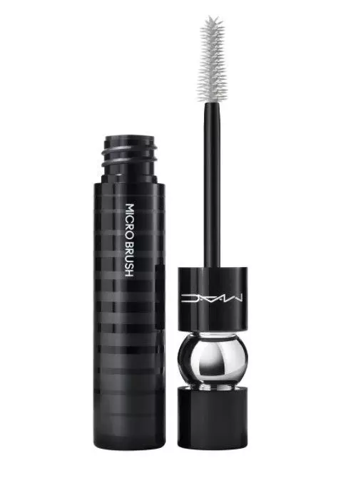 Laura Matamoros uses this mascara for infinite lashes 10383_1