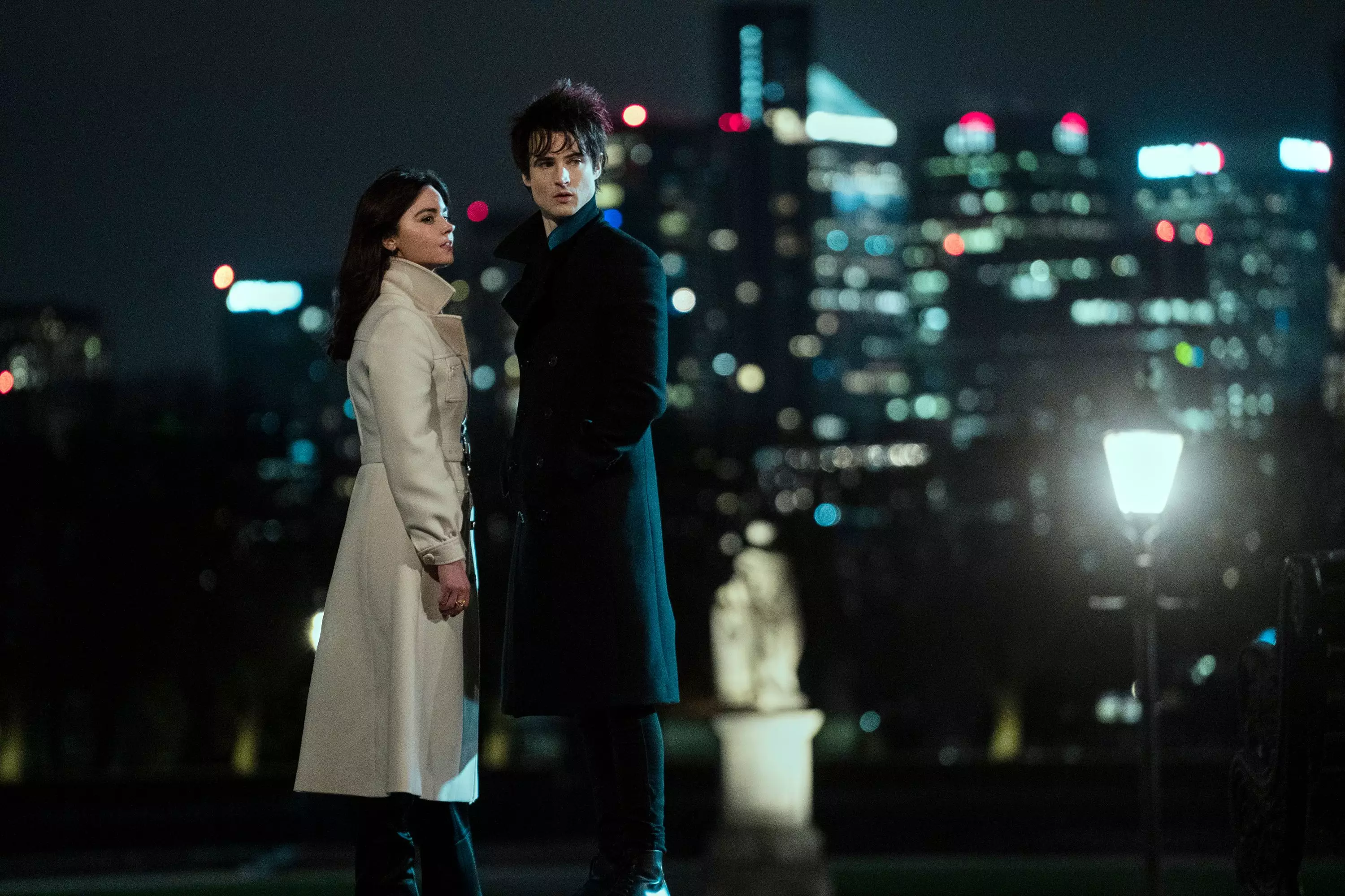 the sandman l to r jenna coleman as johanna constantine, tom sturridge as dream mu episode 103 of the sandman cr liam danielnetflix © 2022