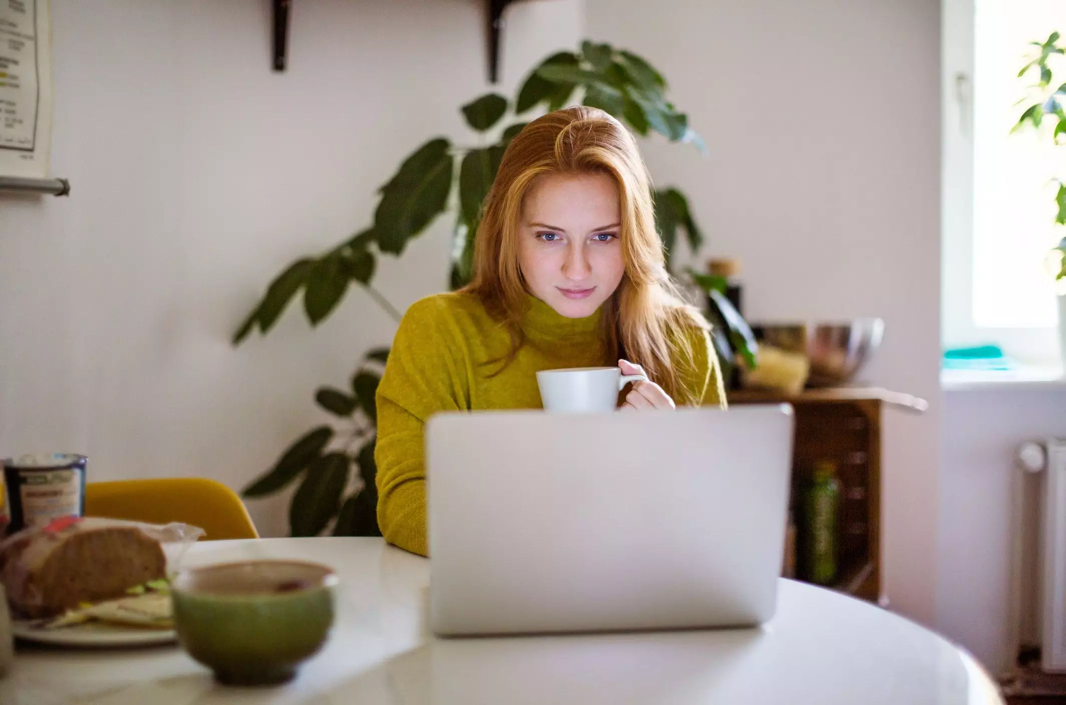 posture corrector para sa likod para sa teleworking sa balay