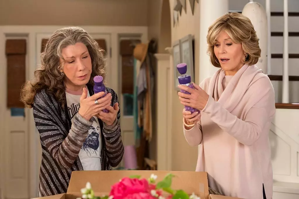 lily tomlin û jane fonda di rêzefîlma 'grace frankie' de stêrên