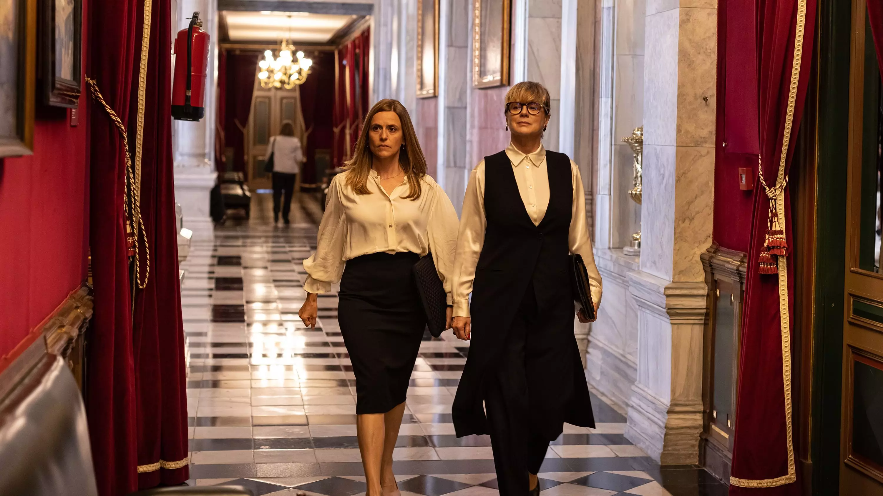 intymność l to r itziar ituÑo jako malen, emma suarez jako miren w odcinku 02 intymności cr david herranznetflix © 2021