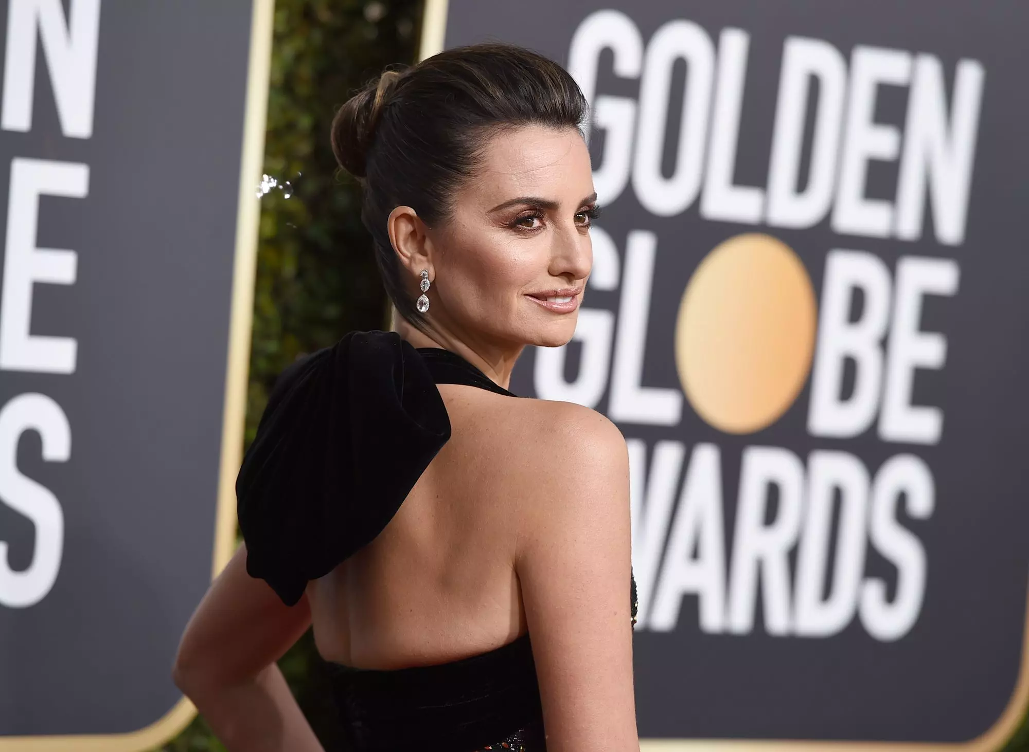 Penélope Cruz, Penélope Cruz dazzles ຢູ່ Golden Globes, ລາຍລະອຽດທັງຫມົດຂອງ Penélope Cruz ເບິ່ງ Golden Globes, Penélope Cruz dazzles ຢູ່ Golden Globes, ເບິ່ງ Penélope Cruz Golden Globes