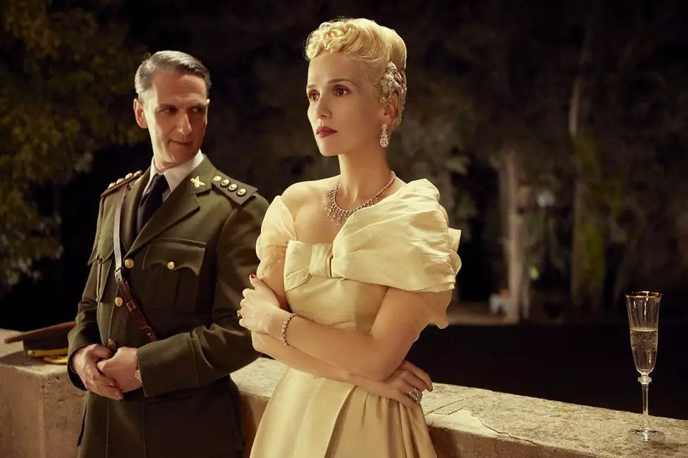 “Santa Evita”（迪士尼+）：關於 Eva Perón 的系列首映式