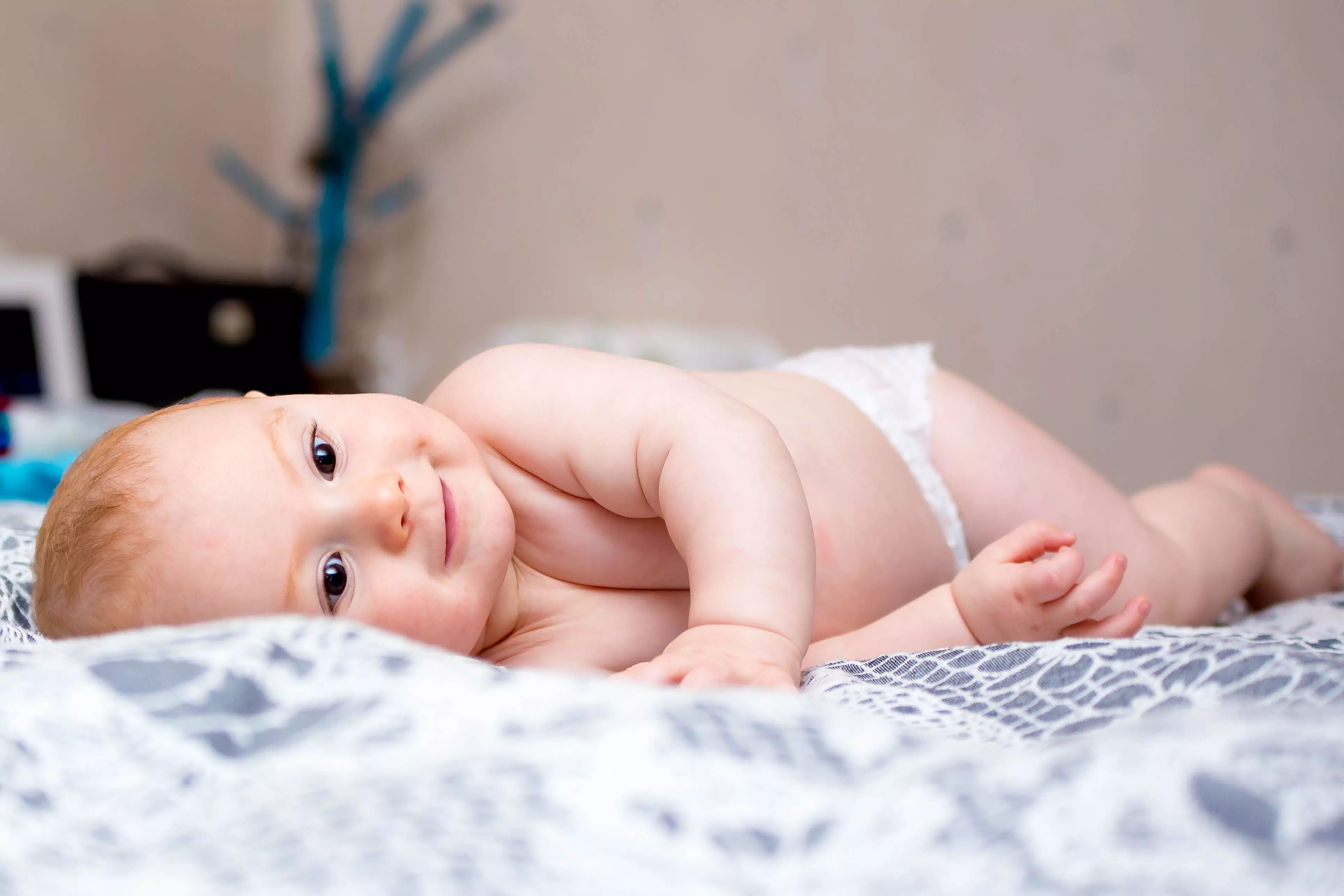 Din bebis: varför hans mage är svullen och stor