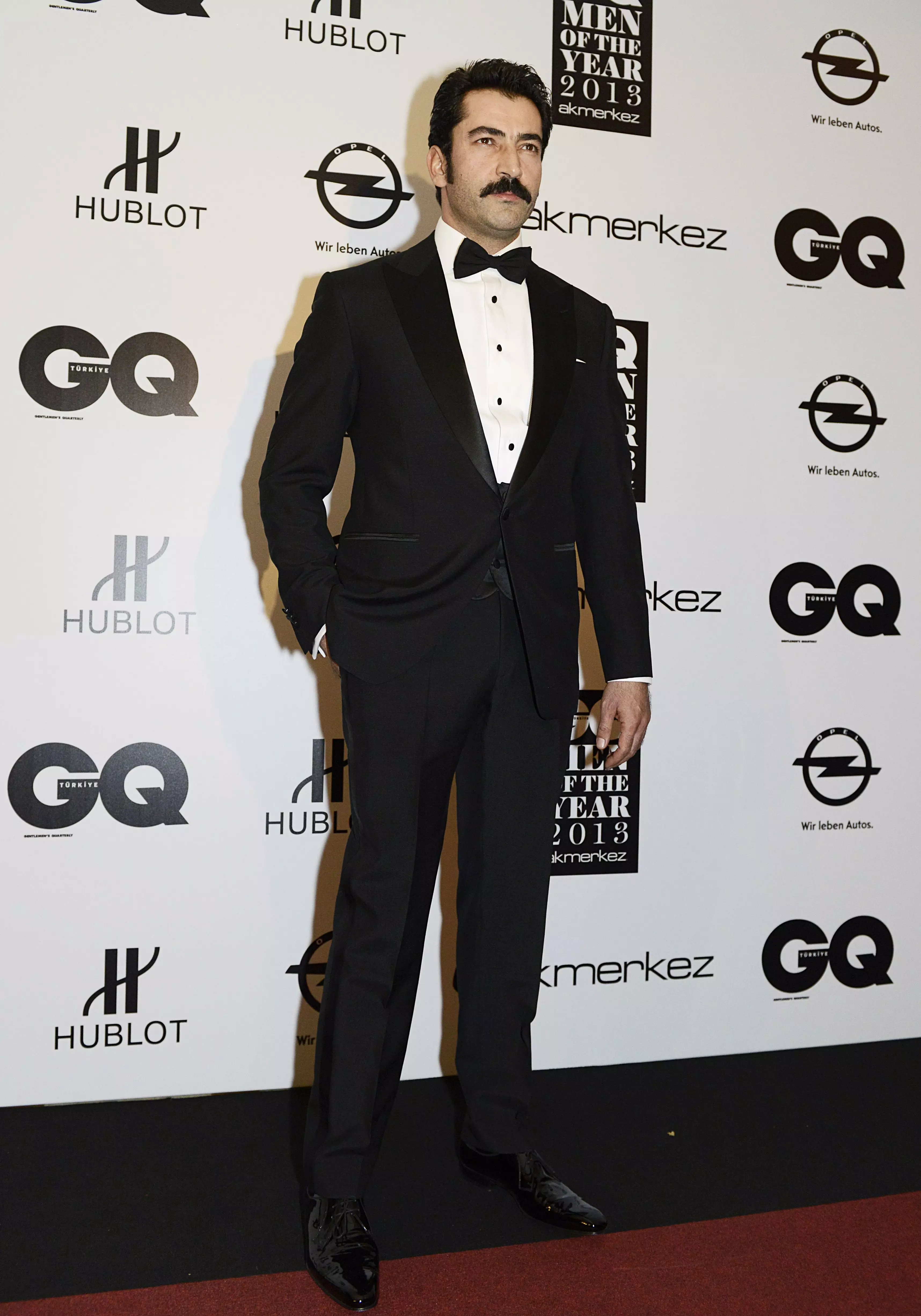 Kenan Imirzalioglu GQ Turkey වසරේ පිරිමි සම්මාන - Red Carpet පැමිණීම