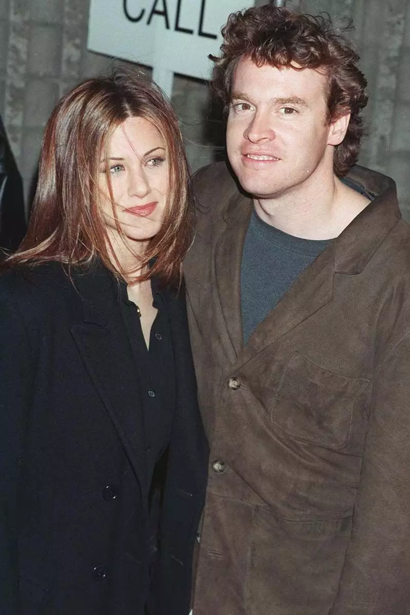 Jennifer Aniston et Tate Donovan ensemble lors d'une première en 1996