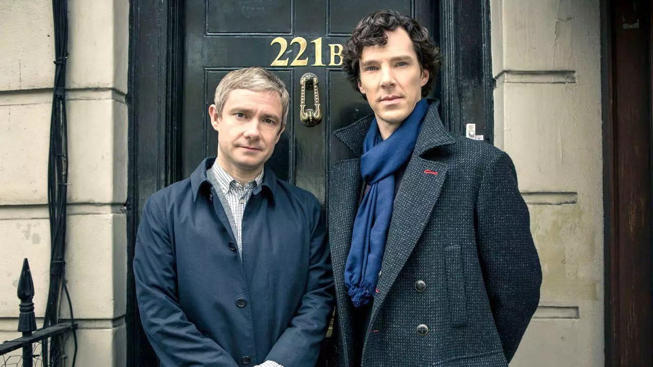 martin freeman และ benedict cumberbatch ในภาพโปรโมตสำหรับ bbc series 'sherlock'