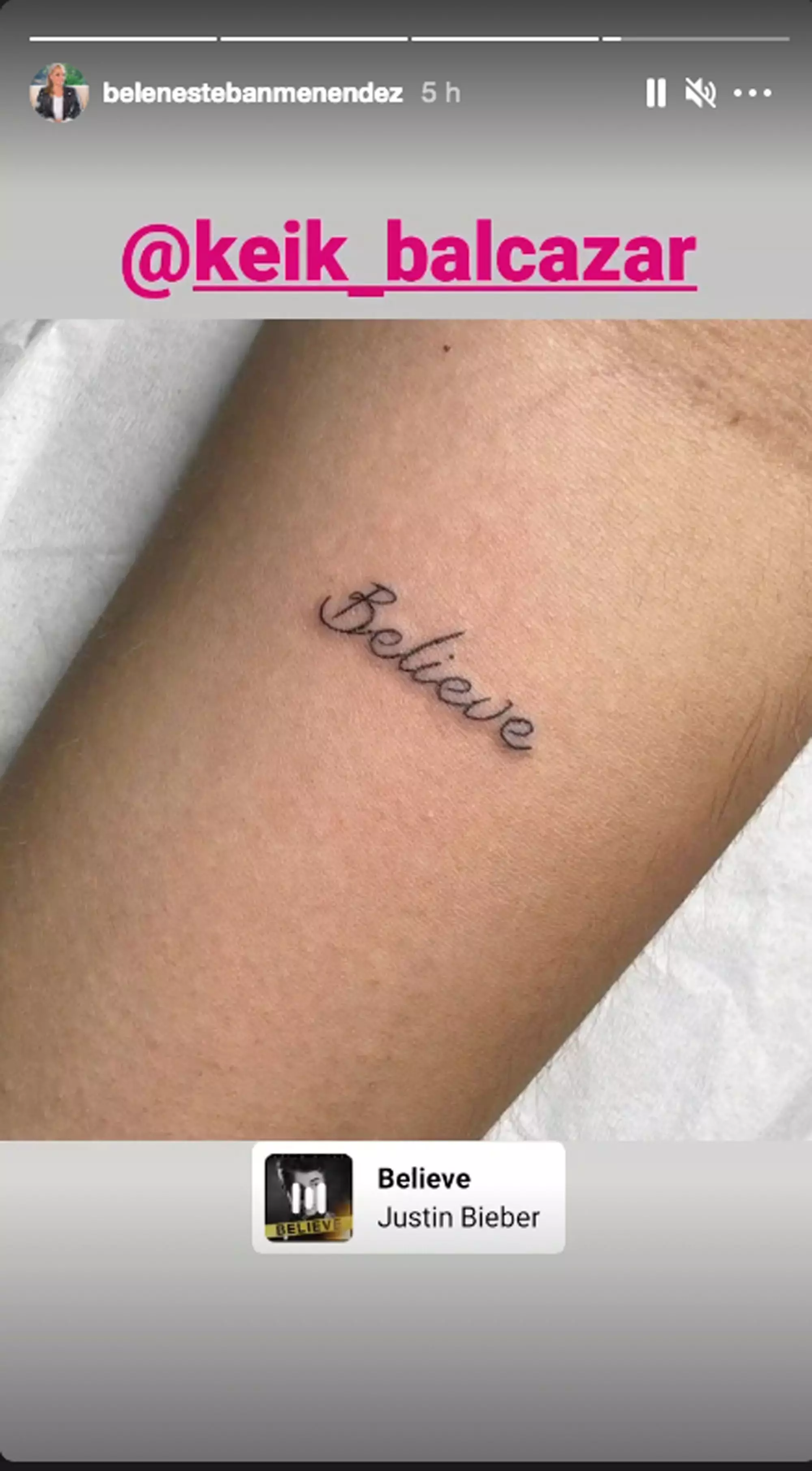 Belén Esteban se fait tatouer par Andreíta une chanson de Justin Bieber
