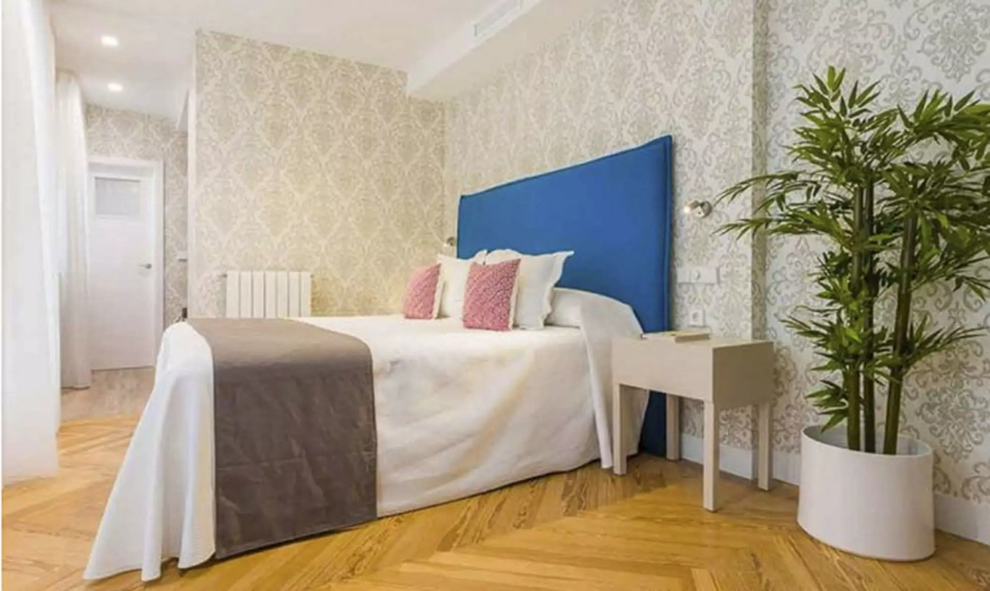 pensinio amžiaus buto kambarys, kuriuo dalijasi kiko matamoros ir marta lópez