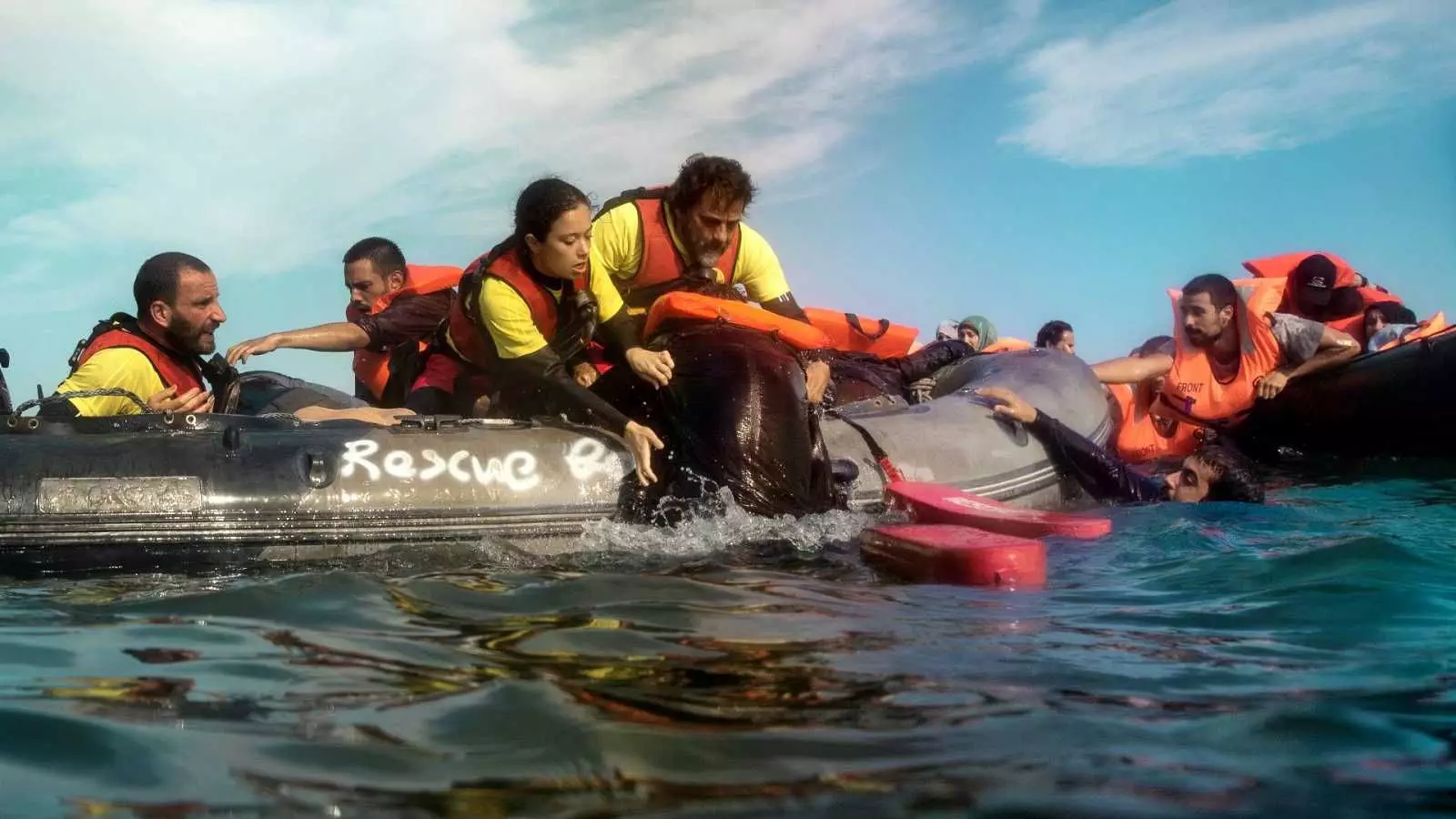 dani rovira, anna castillo ma eduard fernández i se vaaiga mai le ata tifaga mediterranean