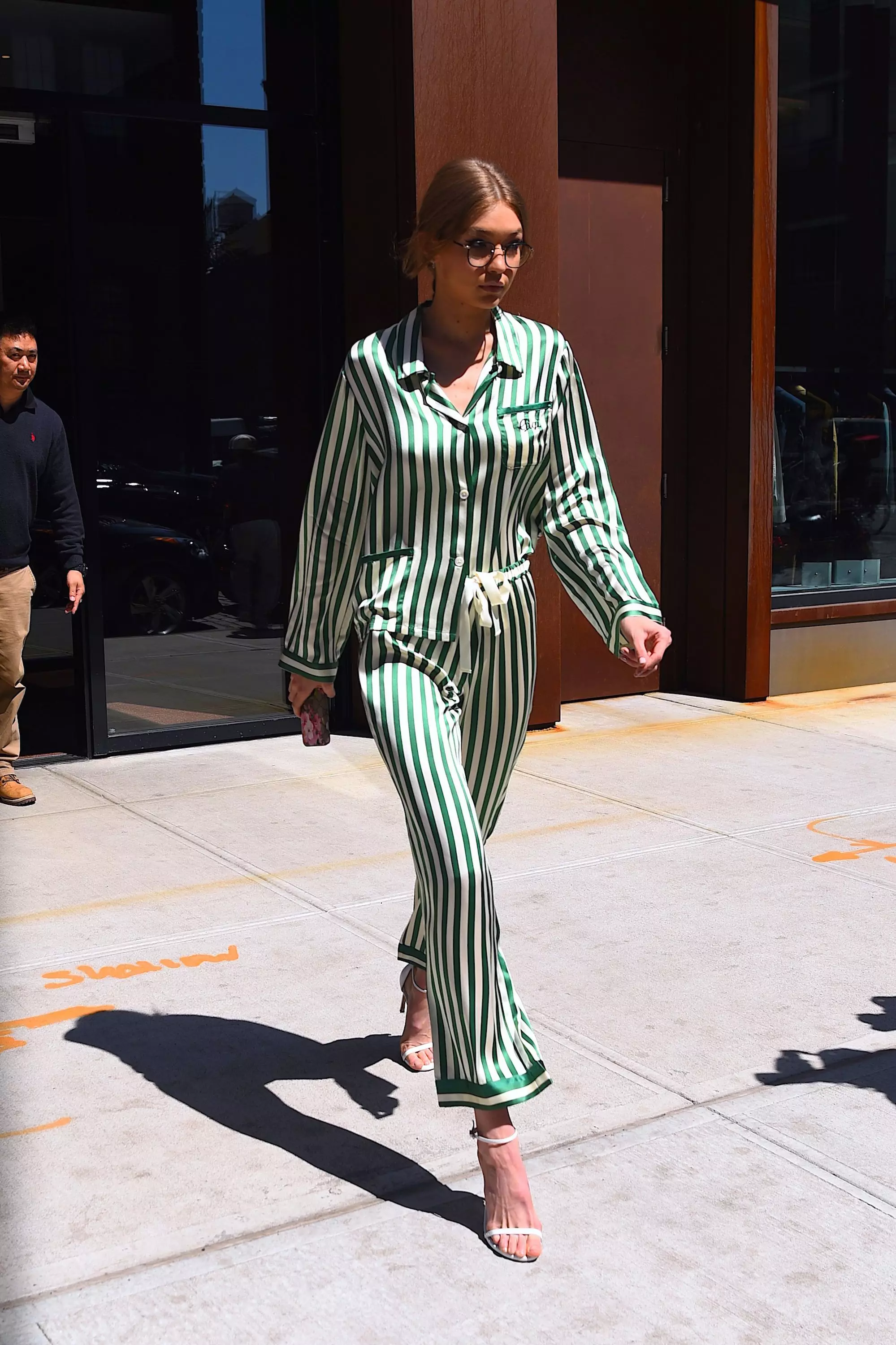 Gigi Hadid mu mawonekedwe a pajama