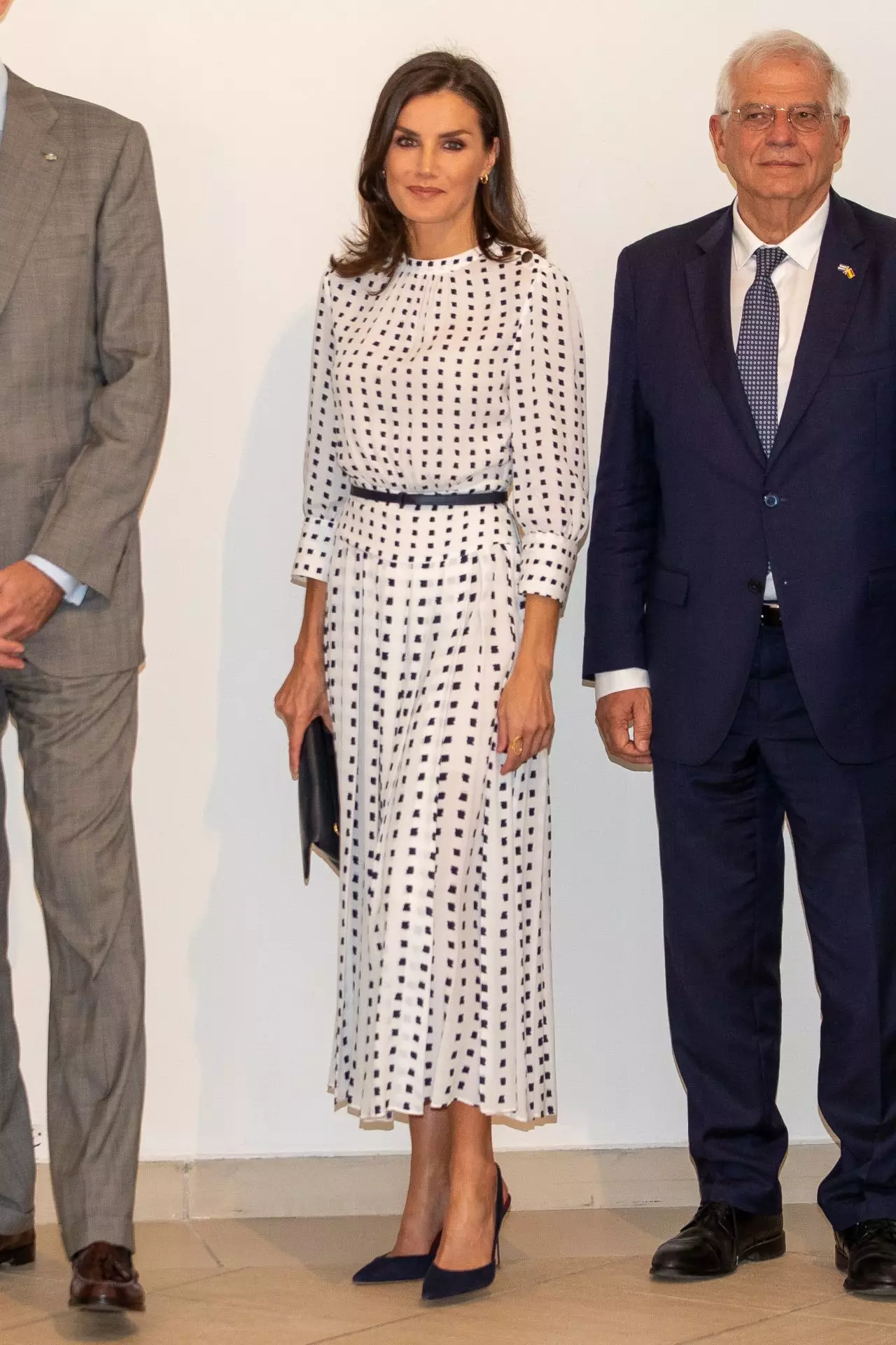 Drottning Letizia tittar på Kuba