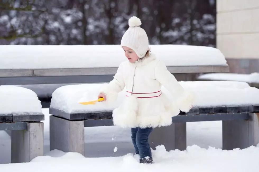 雪、冬、凍結、毛皮、雪遊び、アウター、子供、幼児、家具、ベンチ、