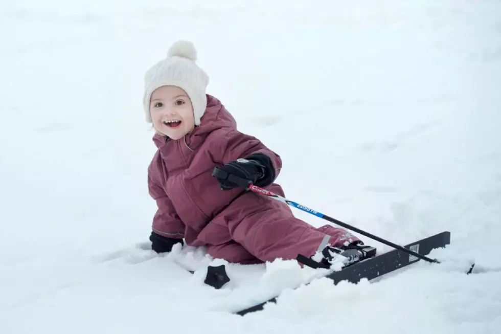 Snø, Leker i snøen, Vinter, Slede, Rekreasjon, Geologisk fenomen, Vintersport, Barn, Kjøretøy, Moro,