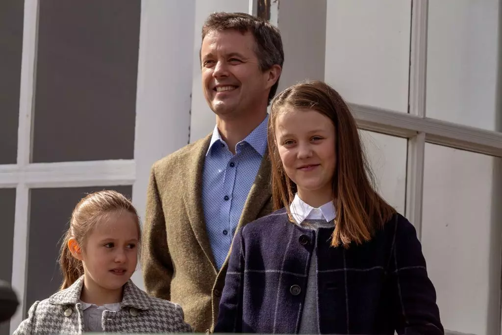 Frederick dari Denmark bersama anak perempuannya, Elizabeth dan Josephine