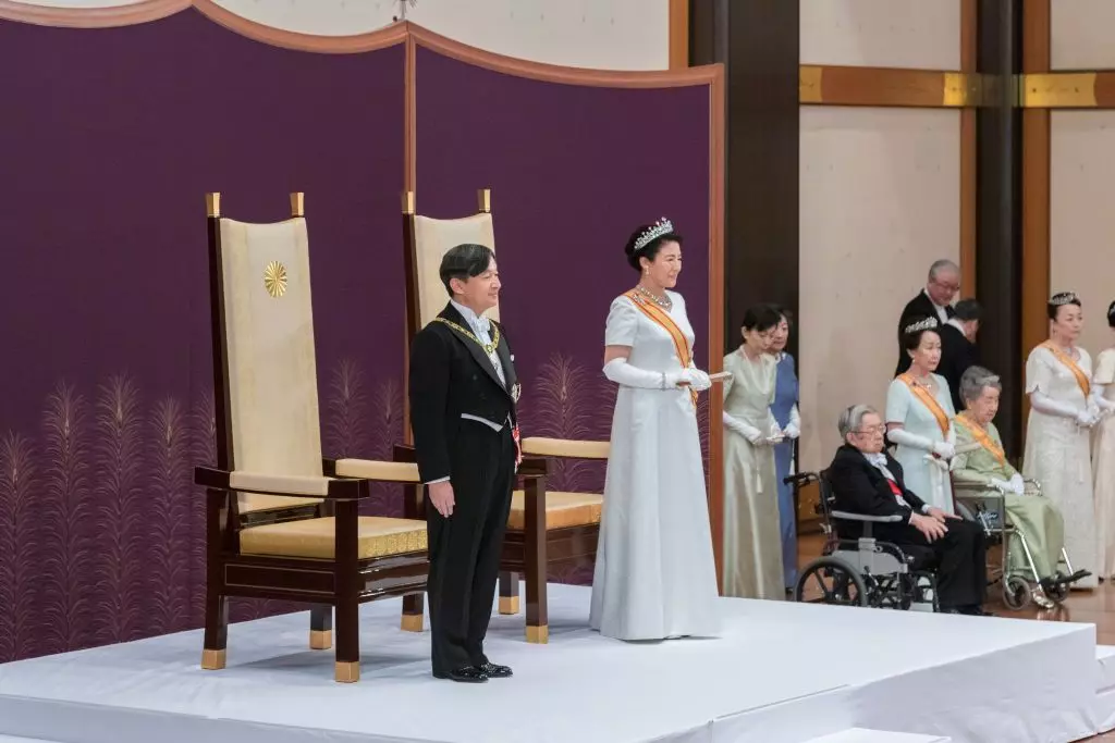 Yaponiyanın yeni imperatorları Naruhito və Masako.