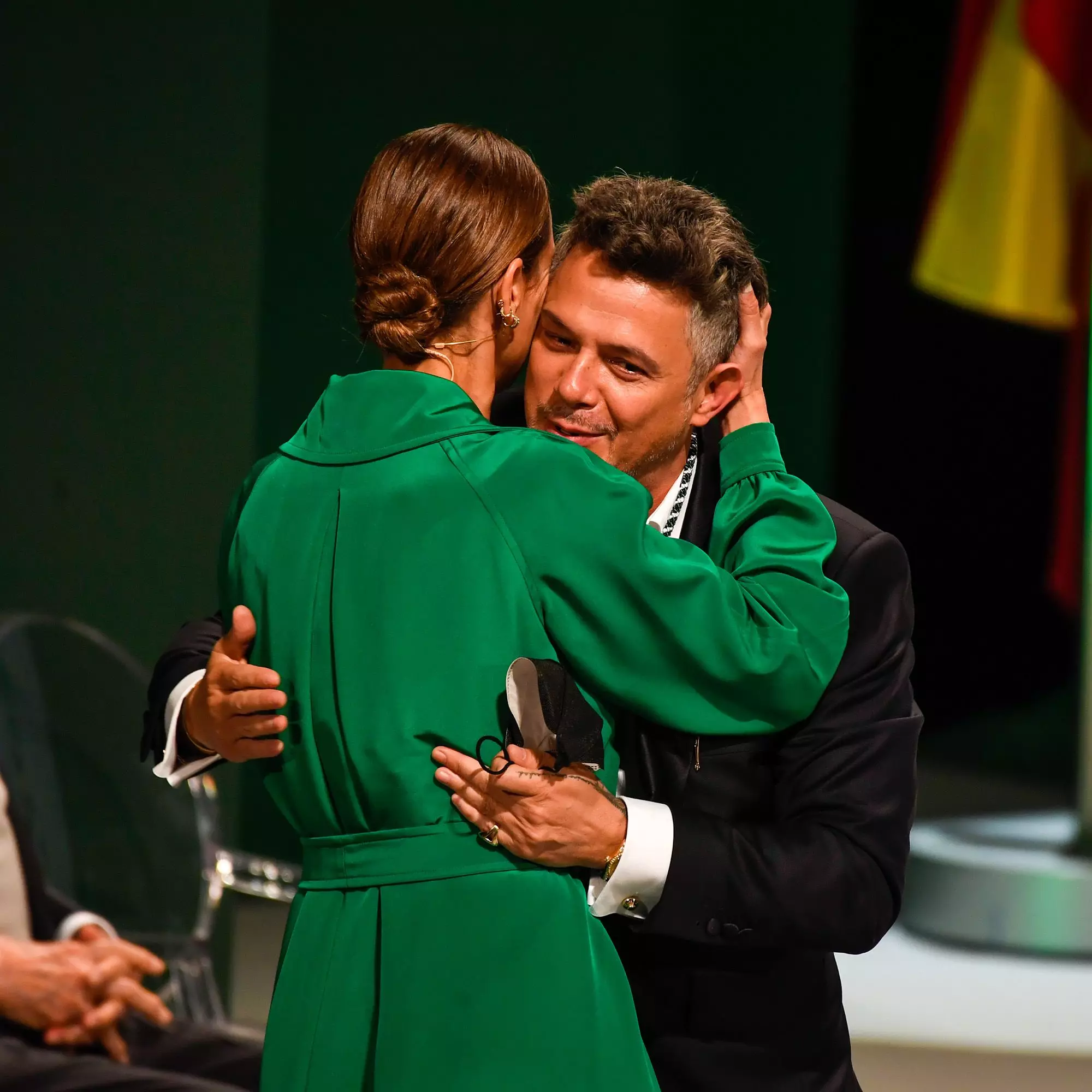 eva gonzález, alejandro sanz en juanma moreno by de útrikking fan 'e Andalusië medaljepriis