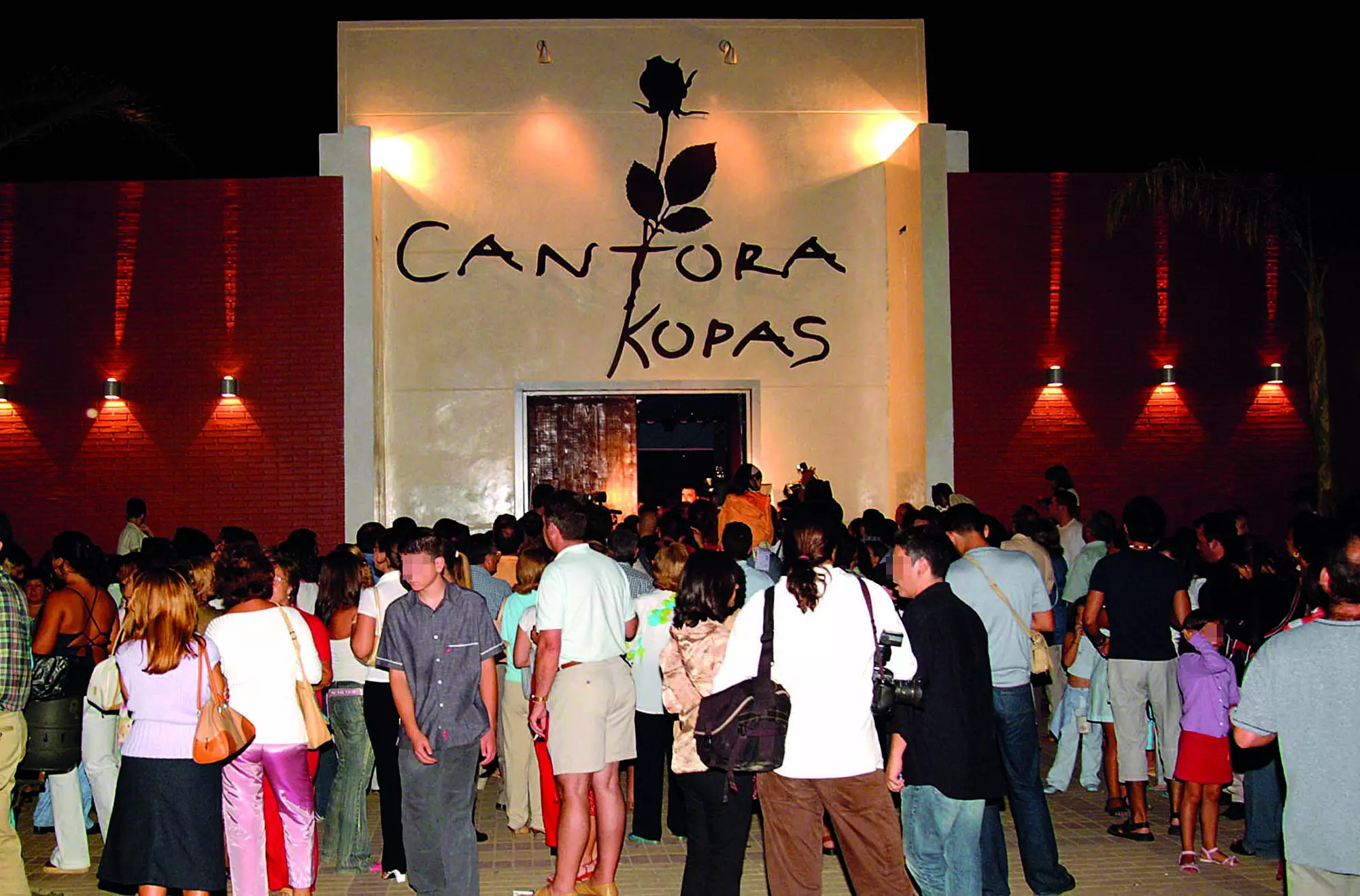 inauguration ntawm 'cantora kopas', cov cuab yeej ntawm isabel pantoja, hauv marbella hauv 2002