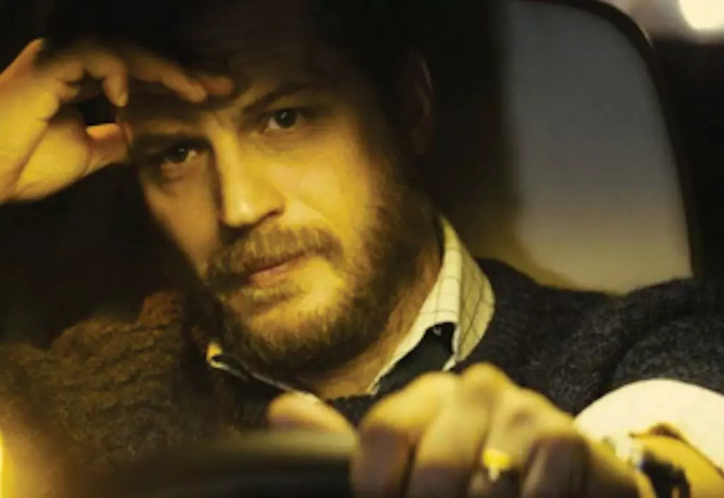 Tom hardy drives ar ei ben ei hun yn 'locke'