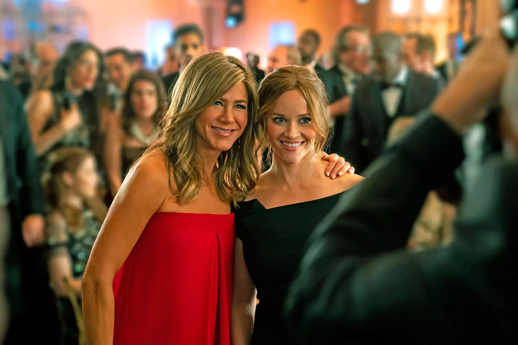 Jennifer Aniston và Reese Witherspoon trên 'The Morning Show'