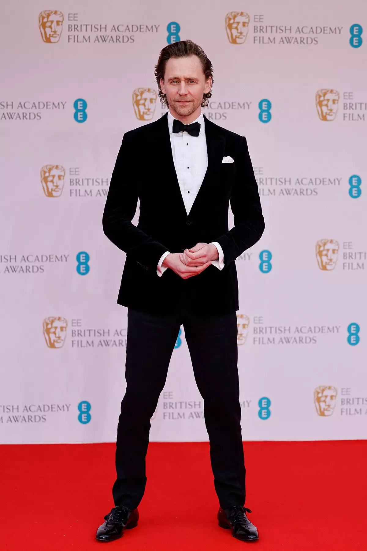 Tom Hiddleston ag Baftas 2022