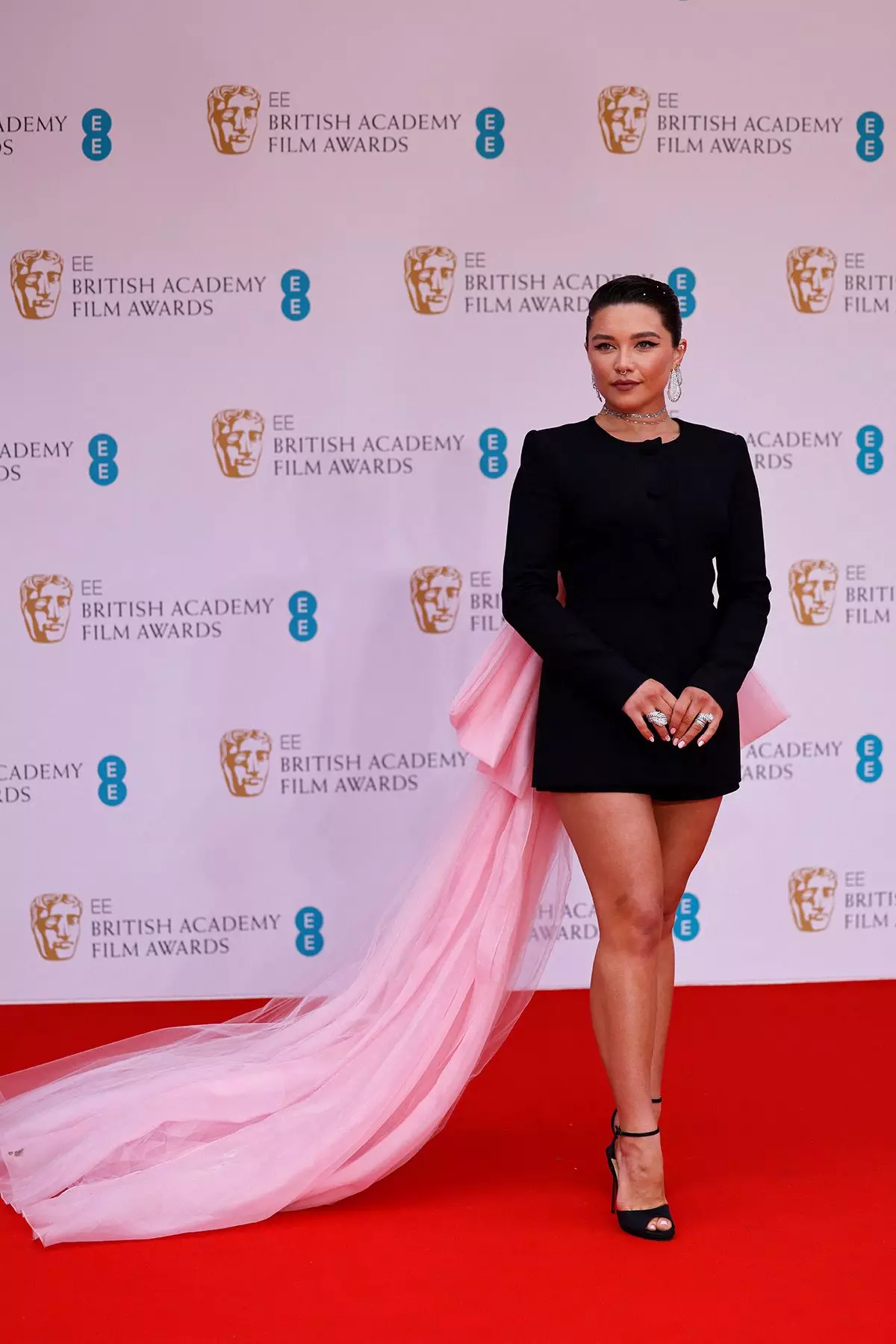 Florence Pugh ĉe la baftoj 2022