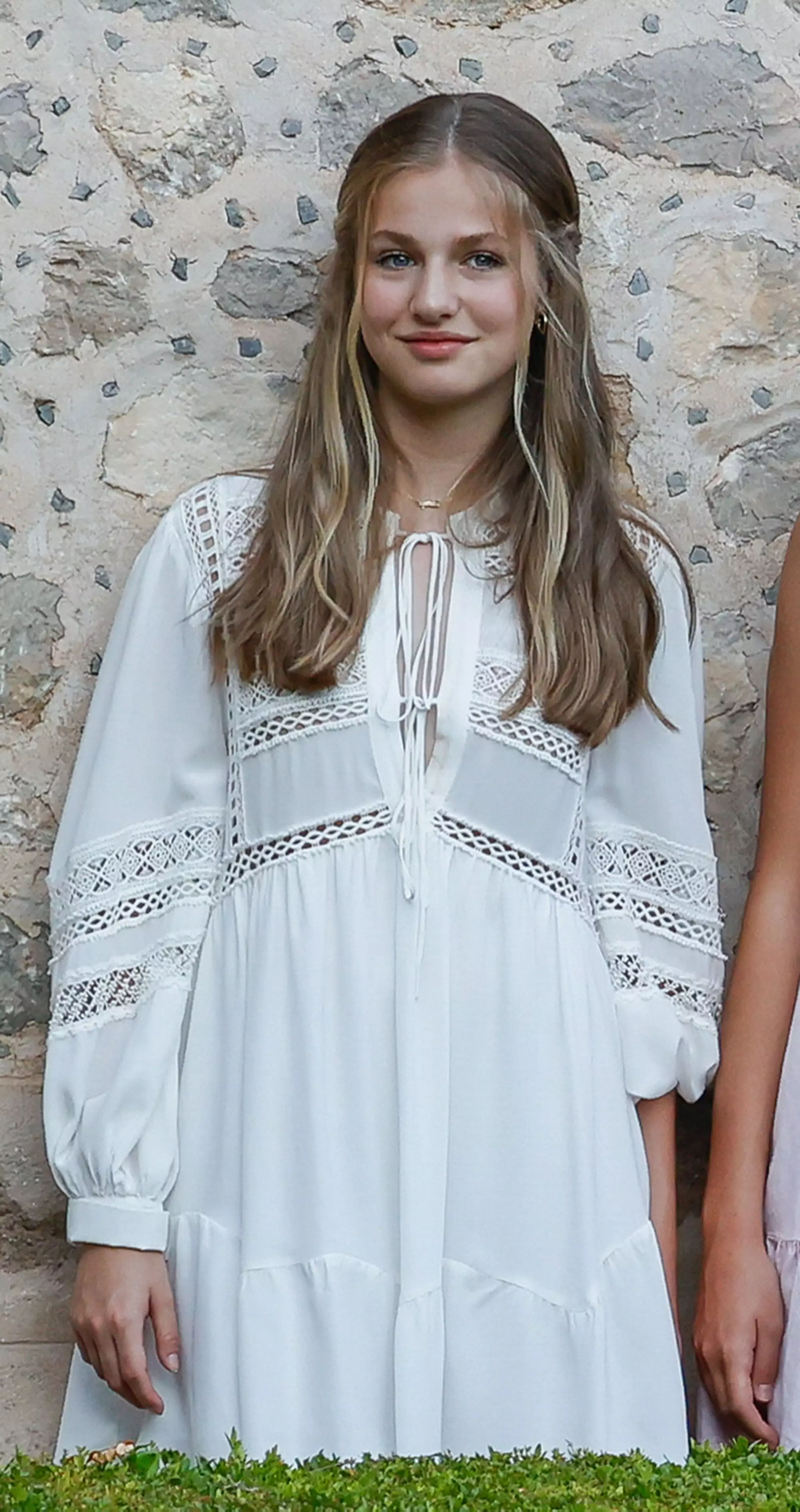 la principessa delle Asturie in abito bianco
