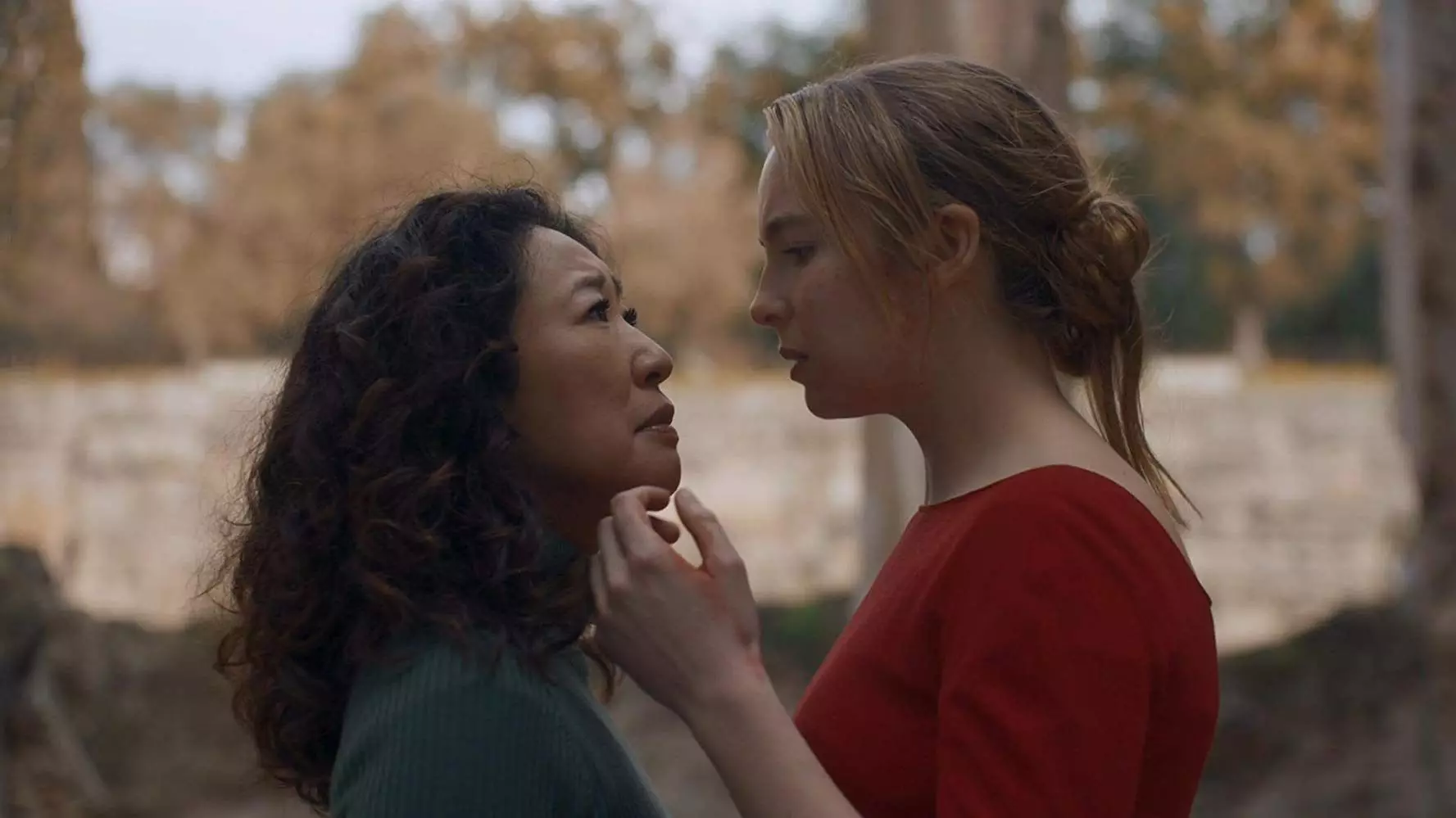 Sandra Oh agus Jodie Comer in 'Marú Oíche'