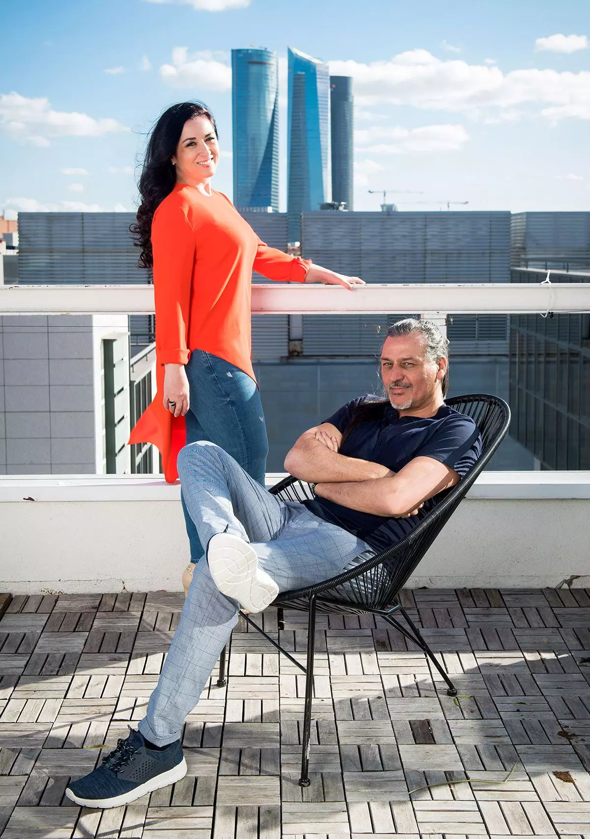 Ángeles and Dioni, from Camela, pose with the spring trends for 'Gente con Estilo'