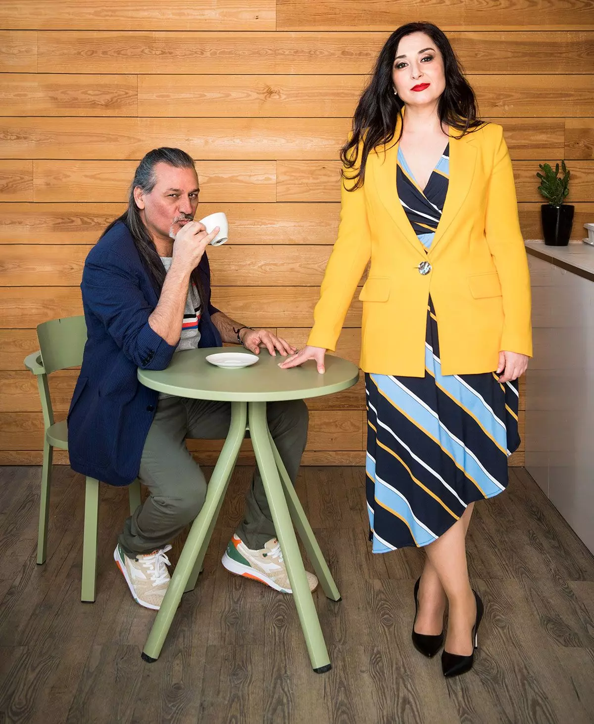 Dioni and Ángeles, from Camela, pose with the spring trends of 'People with Style'