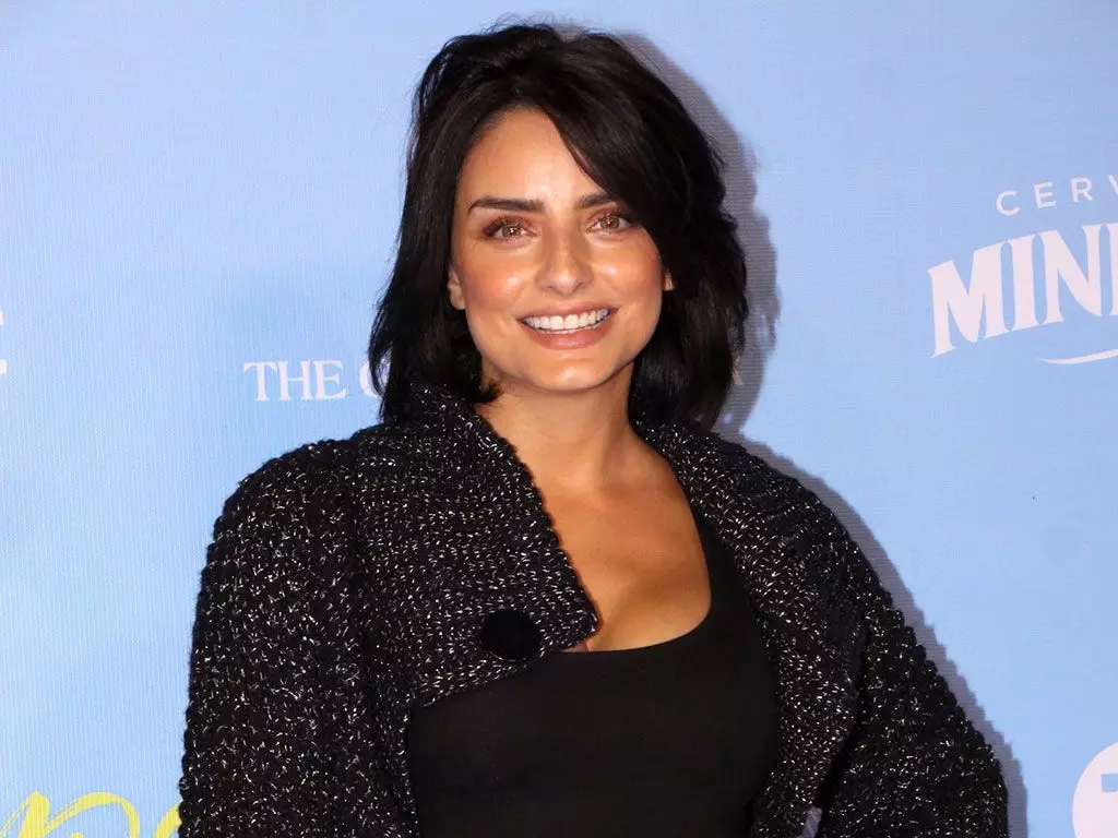 Aislinn Derbez pózuje při fotohovoru