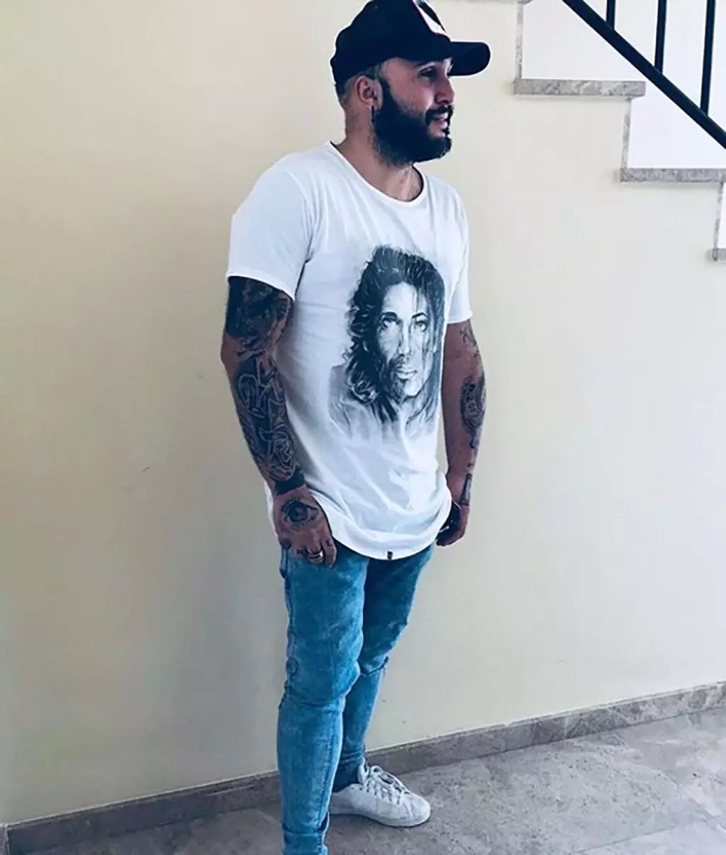 White, T-shirt, Cool, Eyewear, Clothing, Texans, Beard, Facial hair, Fashion, Standing,