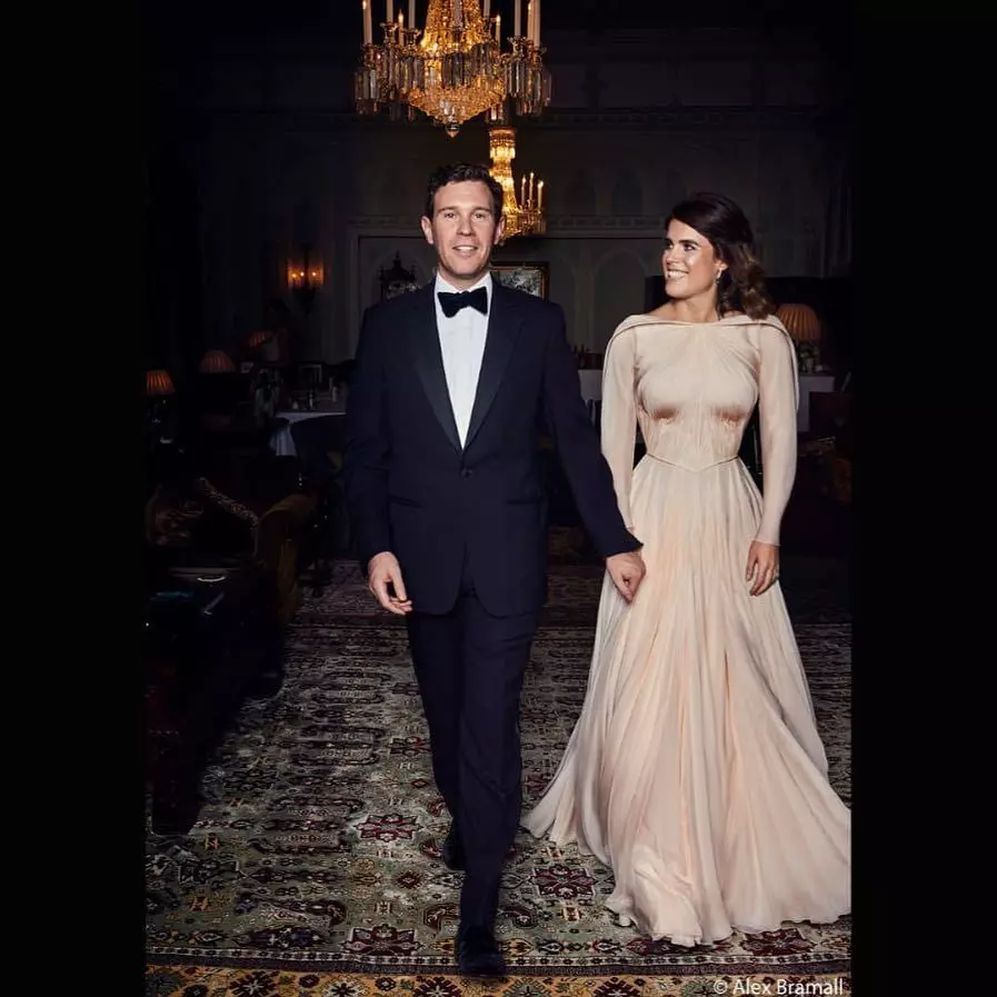 ภาพถ่ายงานแต่งงานอย่างเป็นทางการของ Eugenie of York และ Jack Brooksbank