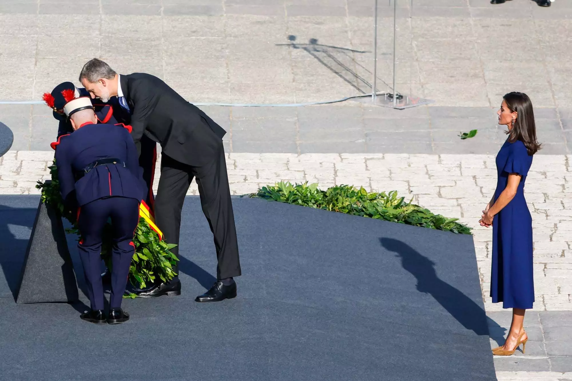 Spānijas karalis Felipe VI un Spānijas karaliene Letīzija koronavīrusa upuru un veselības aprūpes personāla godināšanas laikā Madridē, 2022. gada 15. jūlijā