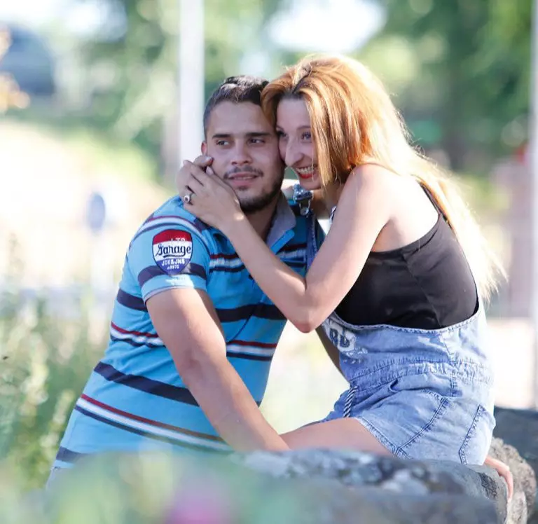 Mensen in de natuur, Foto, Liefde, Interactie, Vriendschap, Knuffel, Fotografie, Plezier, Gelukkig, Gebaar,