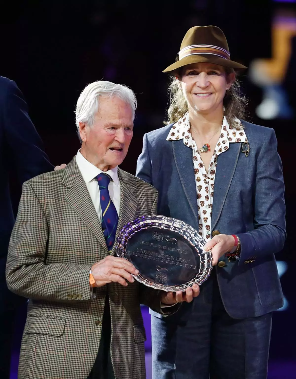 DE INFANTA ELENA LJERT DE TROFEE OP DE MADRID HORSE WEEK