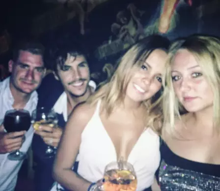 Rocío Flores, Gloria Camila, Kiko Jimenez auf einer Party