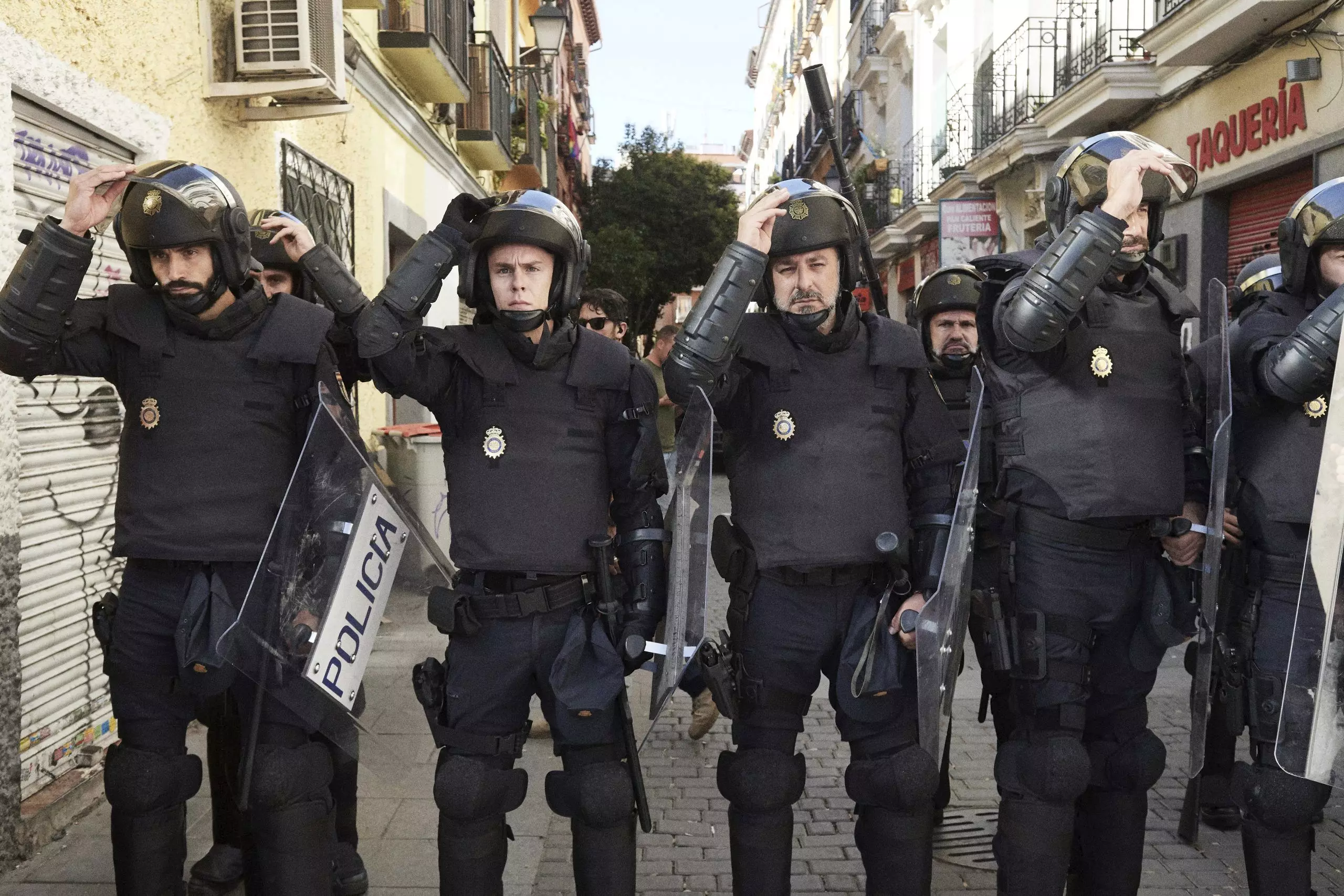 the cast of riot police, the movistar plus series