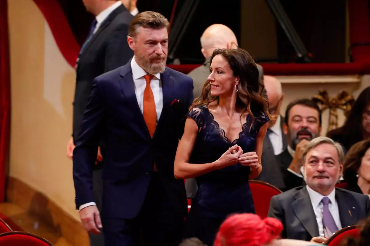 Gavin Bonnar, Gavin Bonnar og Telma Ortiz, Gavin Bonnar og Telma Ortiz på Princess of Asturias Awards, Princess Asturias Awards 2019, Telma Ortiz, svigerinne kong Felipe, søster dronning Letizia, dronning Letizia, Telma Ortiz går sammen med kjæresten sin Gavin Bonnar til Princess of Asturias Awards 2019