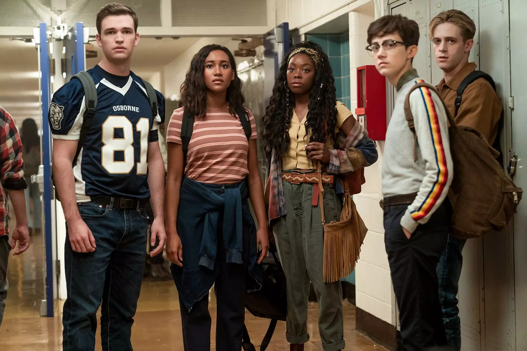 casting de il y a quelqu'un dans ta maison dans un couloir du lycée burkely duffield, sydney park, asjha cooper, jesse latourette et dale whibley