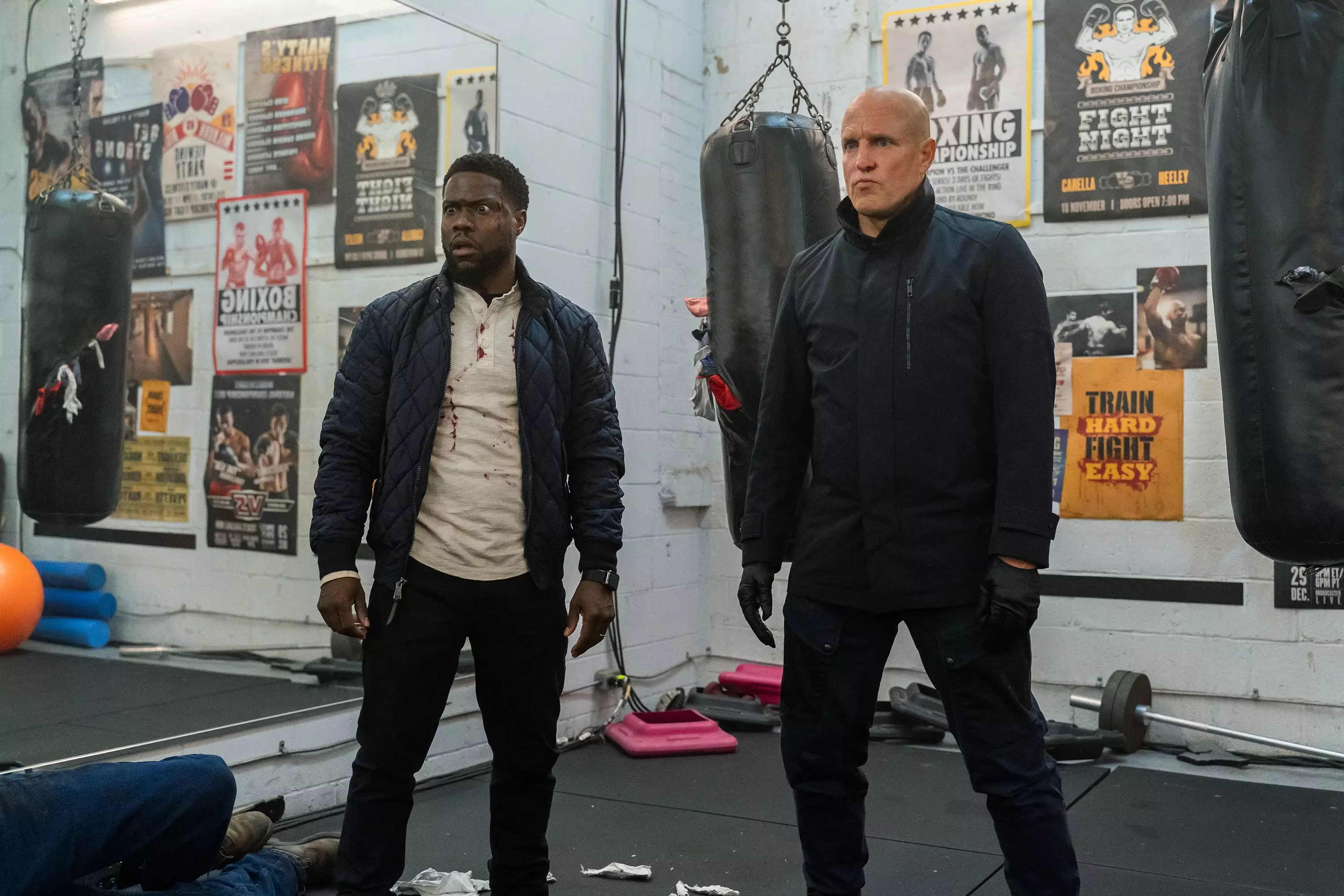 omul din toronto l r kevin hart ca teddy și woody harrelson ca bărbatul din toronto în omul din toronto cr sabrina lantos netflix © 2022