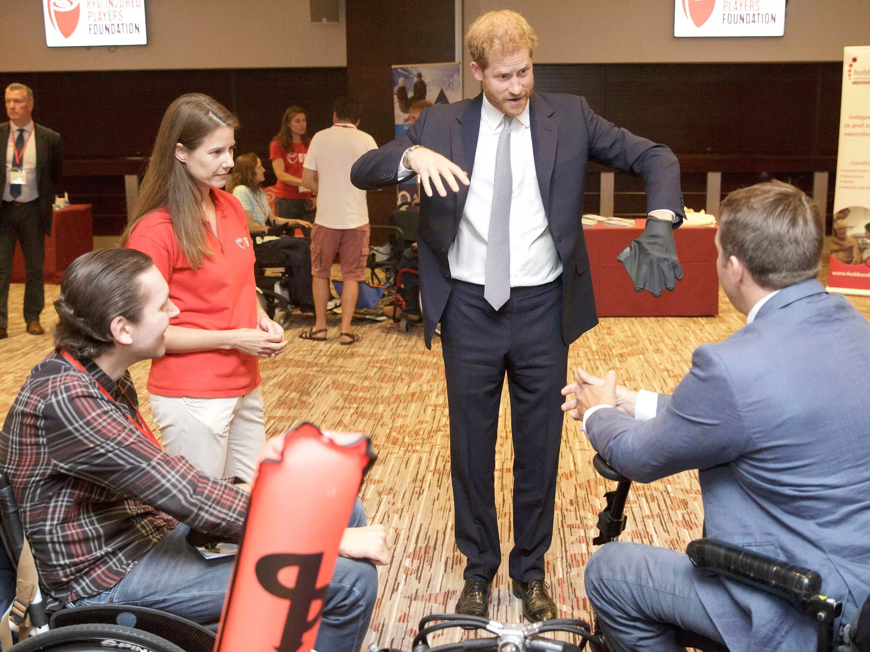 Princ Harry: navštěvuje nadaci pro handicapované sportovce.