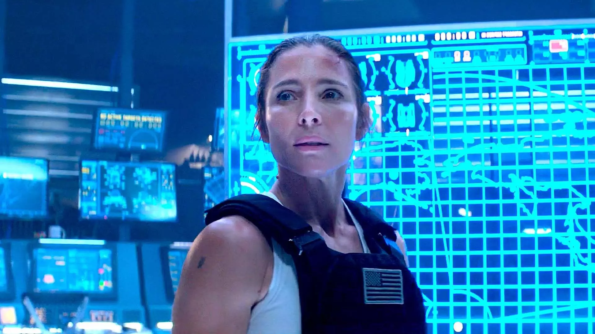 Elsa Pataky menayangkan perdana filem 'Interceptor' di Netflix