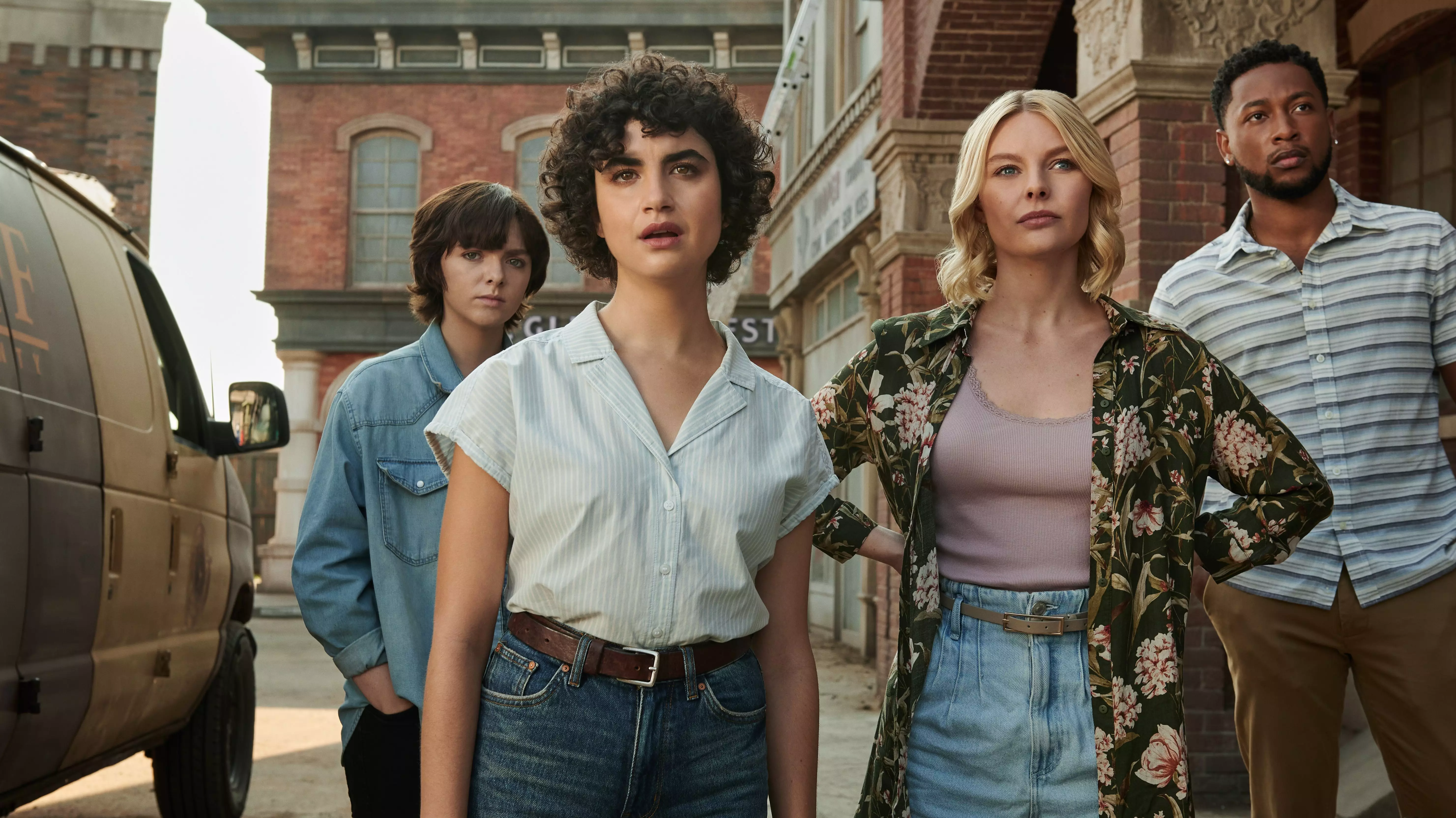 Teksaso grandininio pjūklo žudynės Elsie Fisher kaip Lila, Sara Yarkin kaip melodija, Nell Hudson kaip Rūta ir Jacobas Latimore'as kaip Dante cr jana Blajeva © 2021 legendinė, „netflix“ sutikimas