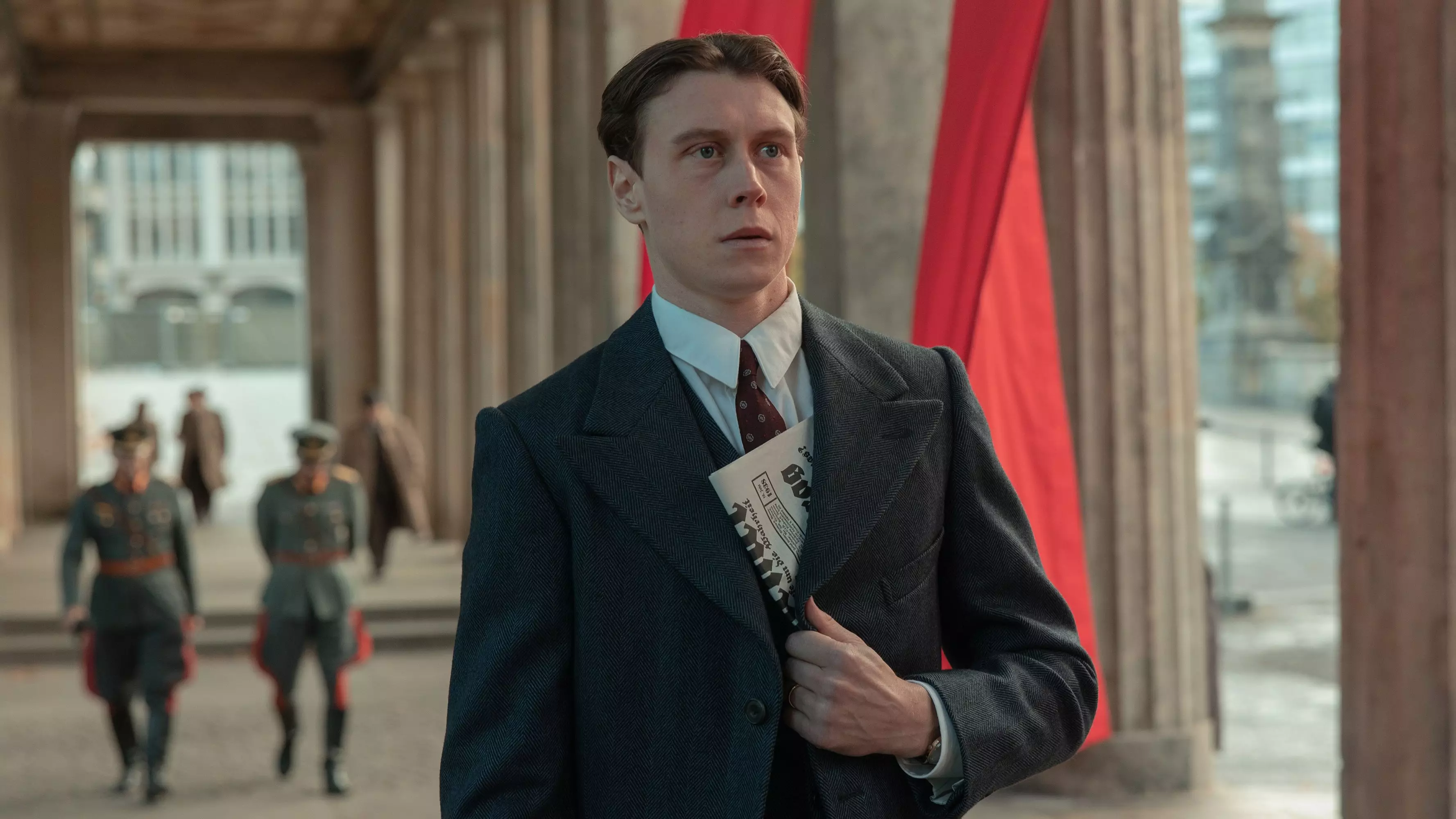 george mackay ni hugh legat mjini Munich katika mkesha wa vita