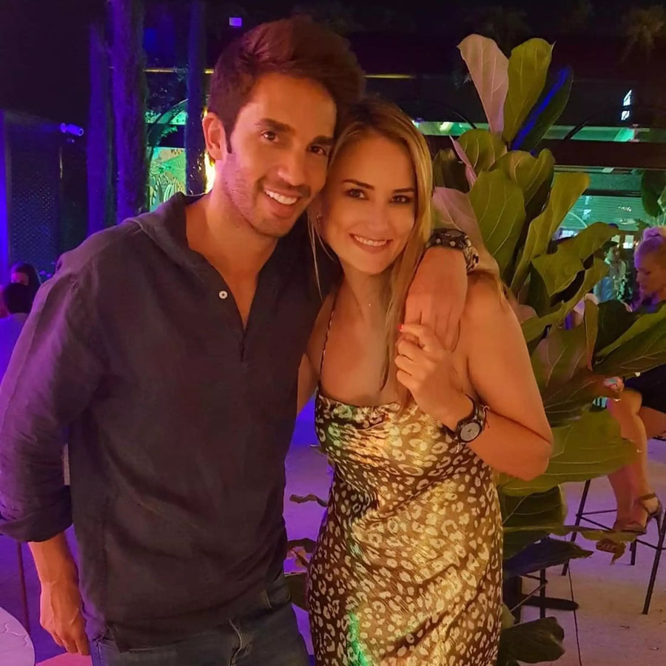 alba carrillo celebra o seu 35 aniversario con santi burgoa