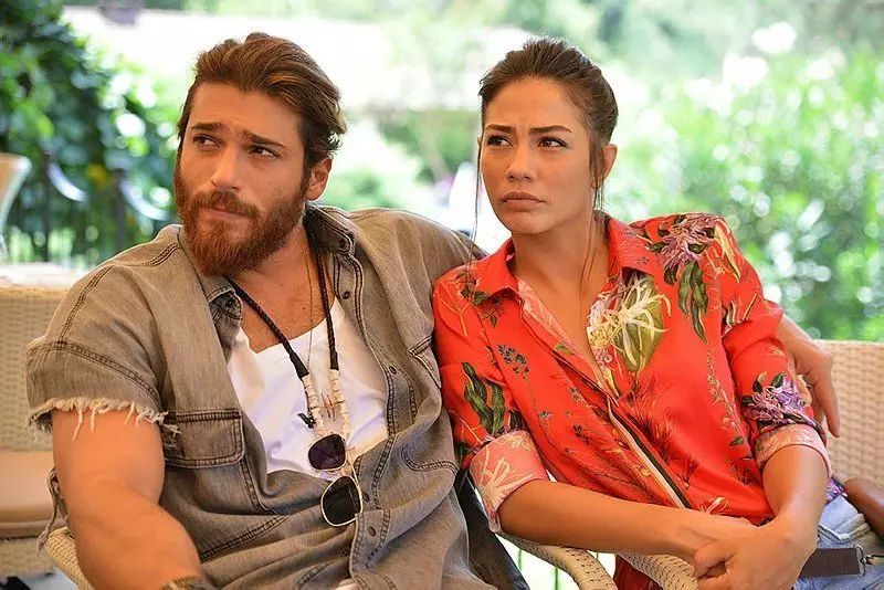 Demet özdemir နှင့် Can Yaman အိပ်မက်မက်သောငှက်